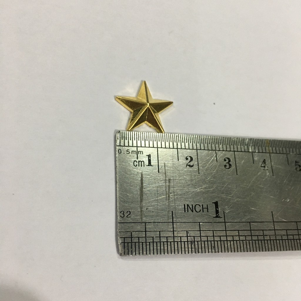 Jual Pin Bintang / Bintang Logam warna Emas | Shopee Indonesia