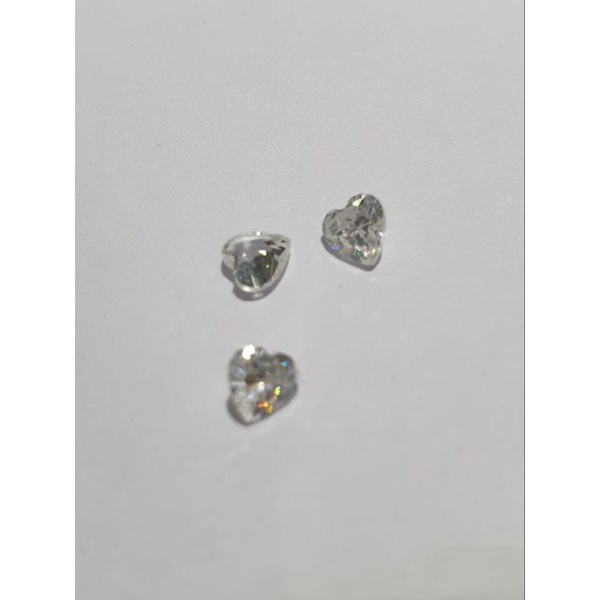 Jual Permata Sirkon 4x4 mm Heart Shape Love Cut Cubic Zirconia AAA Per Gram | Shopee Indonesia