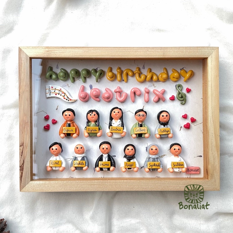 Jual Clay Frame Custom Family 1/2 badan A4 [FRAME KAYU AKRILIK ...