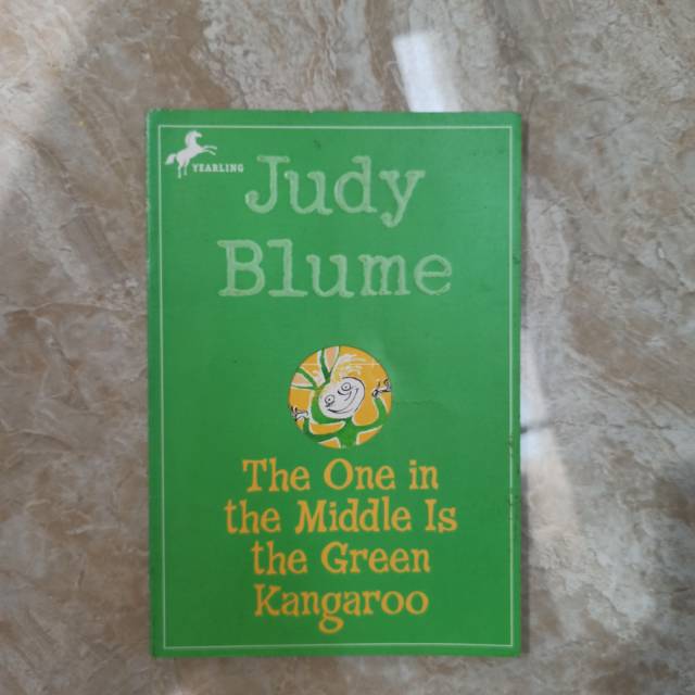 Jual The one in the middle is the green kangaroo | Shopee Indonesia