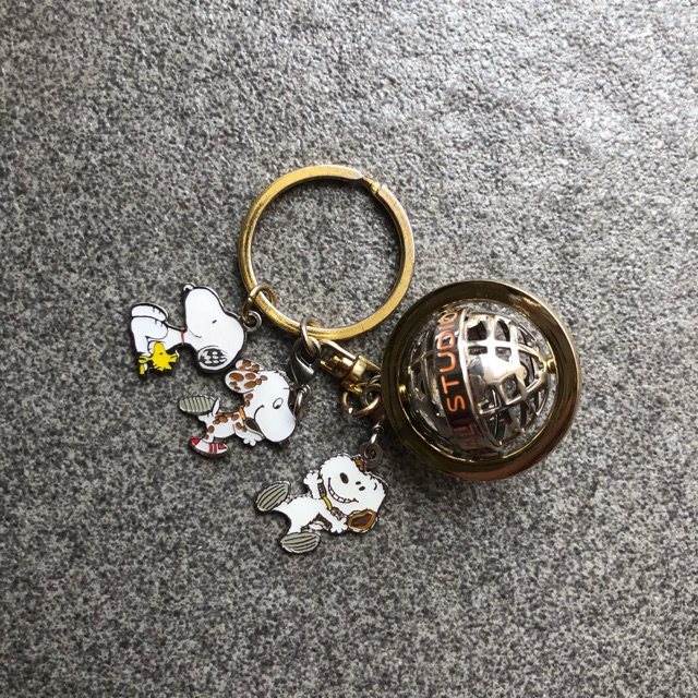 Jual Universal Studios Japan Gold Tone Spinning Keychain (SNOOPY) Asli ...