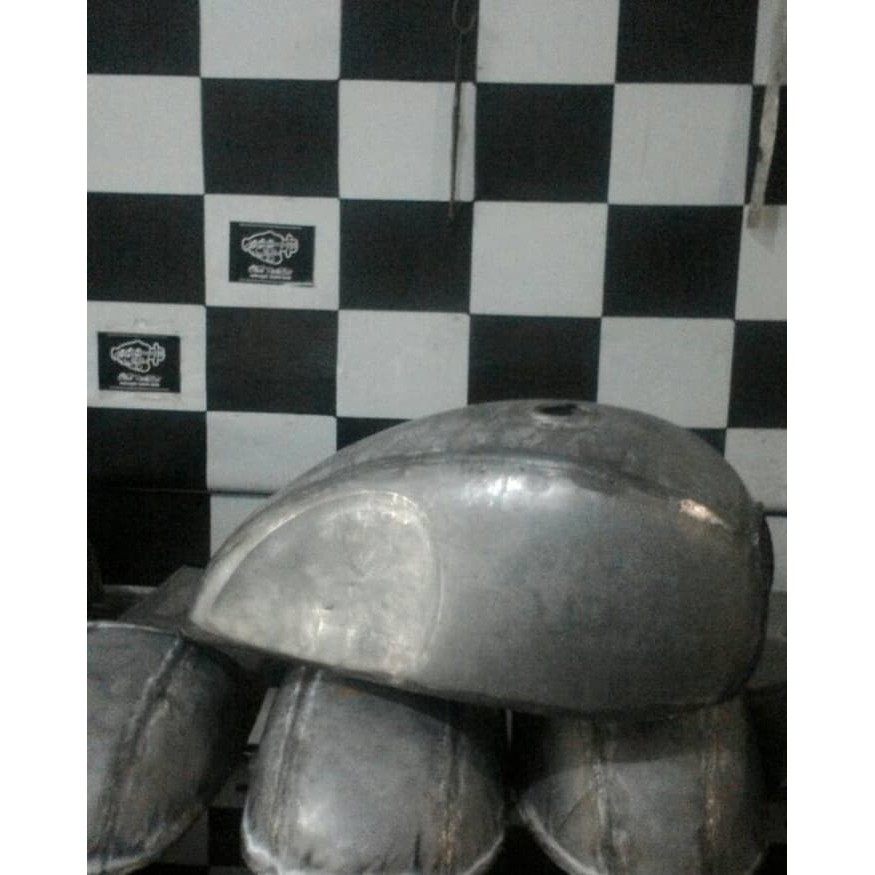 Jual tangki triumph - tangki japstyle- tangki scrambler- tangki custom ...