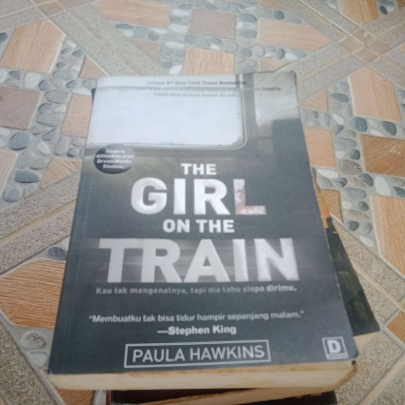 Jual THE GIRL ON THE TRAIN - KAU TAK MENGENALNYA TAPI DIA TAU SIAPA DIRIMU | Shopee Indonesia