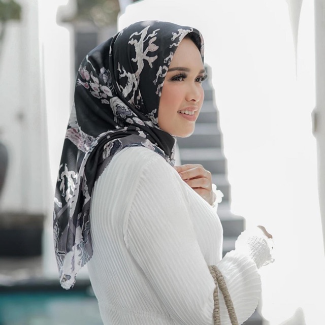 Jual Button Scarves Le Costa Black | Shopee Indonesia