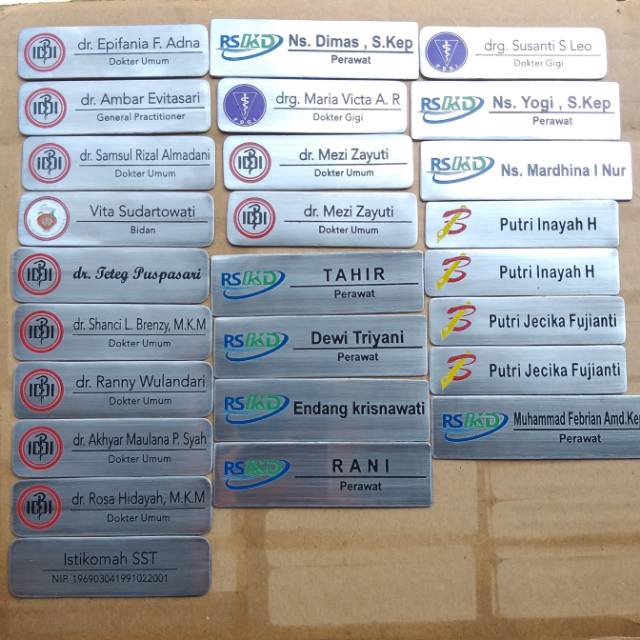 Jual Name Tag / Nama Dada Stainless Grafir Peniti | Shopee Indonesia