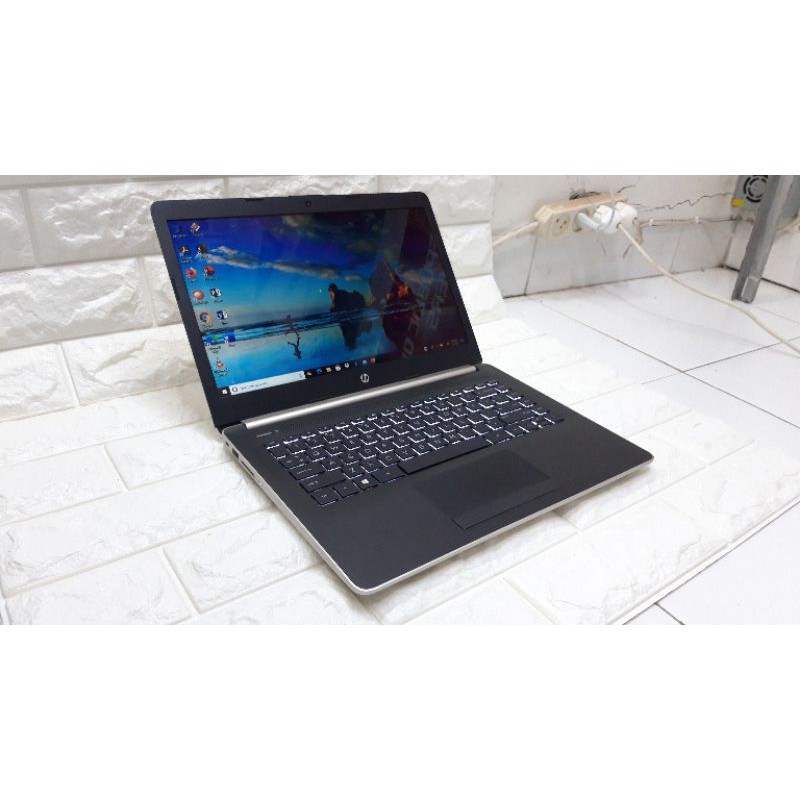 Jual Laptop HP 14-cm0094AU Amd E2-9000e 4gb 256gb SSD keyboard backlite ...