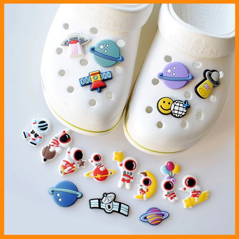 Jual Jibbitz Crocs NASA Pin Sandal Lucu Unik Karakter Luar angkasa ...
