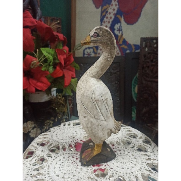 Jual Patung Jadoel bebek soang putih dari kayu tua. minus noda dan ...