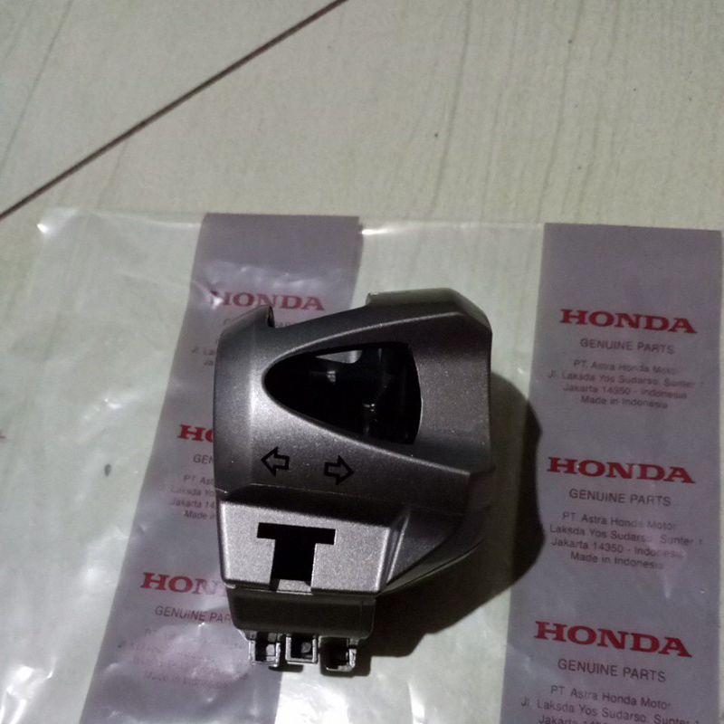Jual rumah holder sweet bagian kiri honda beat street pcx scoopy k2f ...