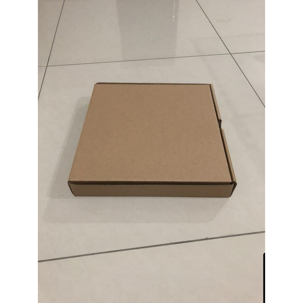 Jual Kardus / box Packaging pizza / kemeja / kaos 28x28x5 cm | Shopee ...