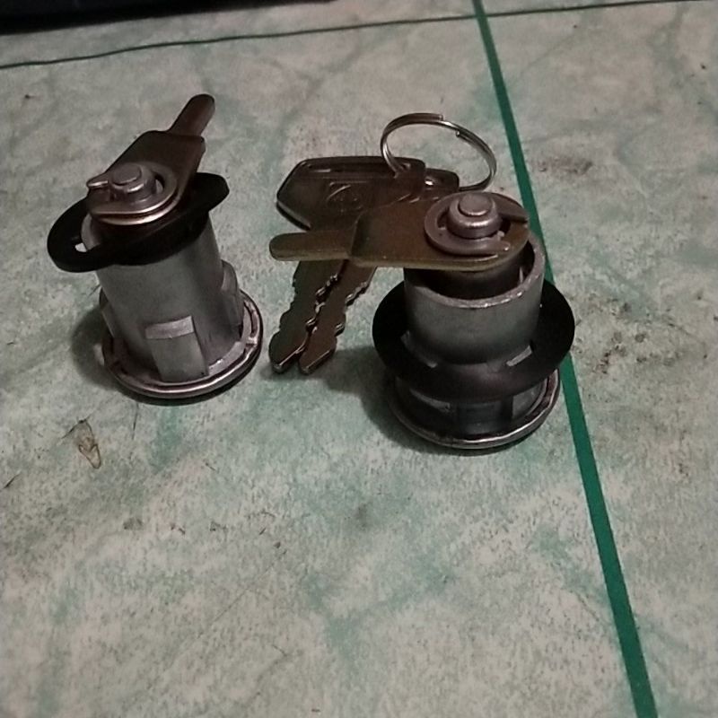 Jual DOOR KEY / KUNCI PINTU SET TOYOTA HIACE 1977-1985 | Shopee Indonesia