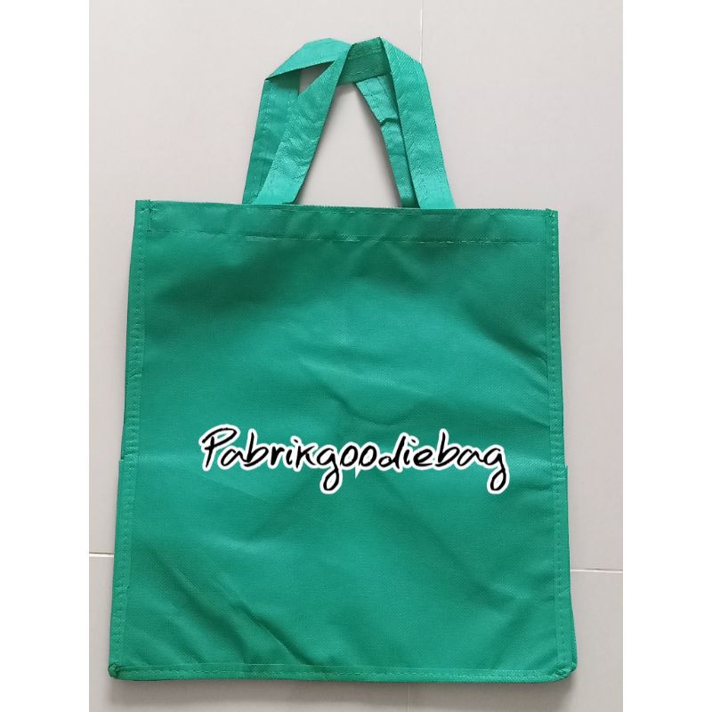 Jual Tasbox Spunbond / Tas Besek Ukuran 30x30cm / Goodiebag Kotak ...