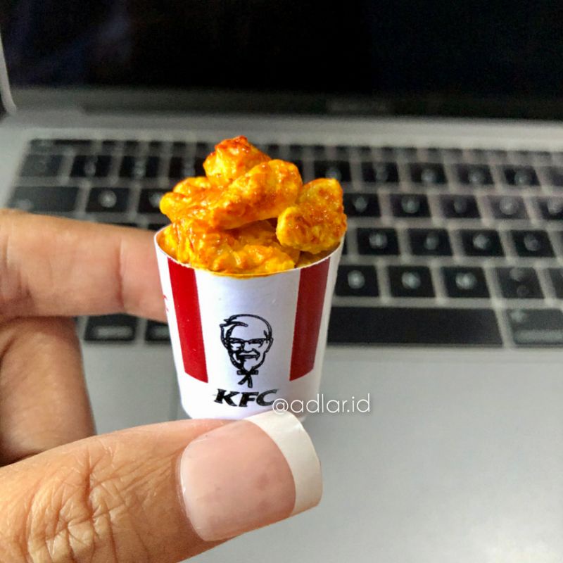 Jual MINIATUR MAGNET TEMPELAN KULKAS SOUVENIR ACTION FIGURE KFC BUCKET ...
