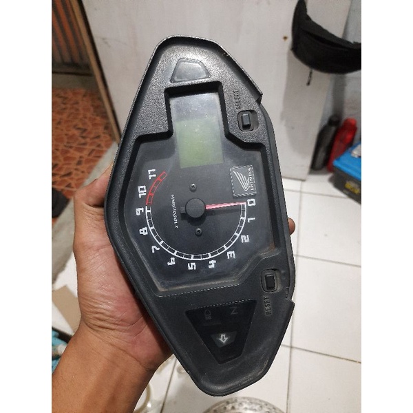 Jual speedometer honda new Megapro monoshock original copotan | Shopee ...