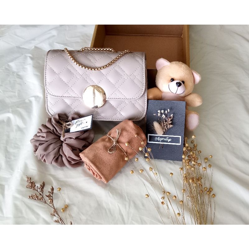 Jual Gift box | hampers isi tas + hijab | bisa request isi | Shopee ...