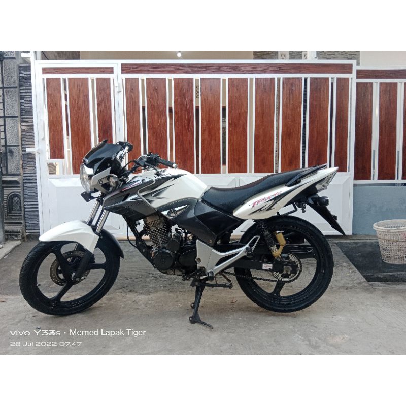 Jual Striping tangki honda tiger revo warna putih / albino 2012-2013 ...