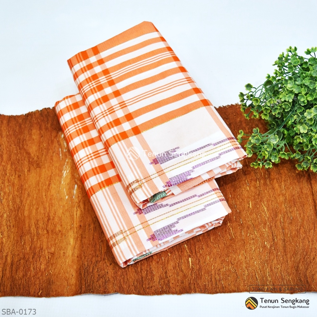 Jual Sarung Bugis Sutra Makassar Tenun Asli Jingga Putih - Athirah by ...