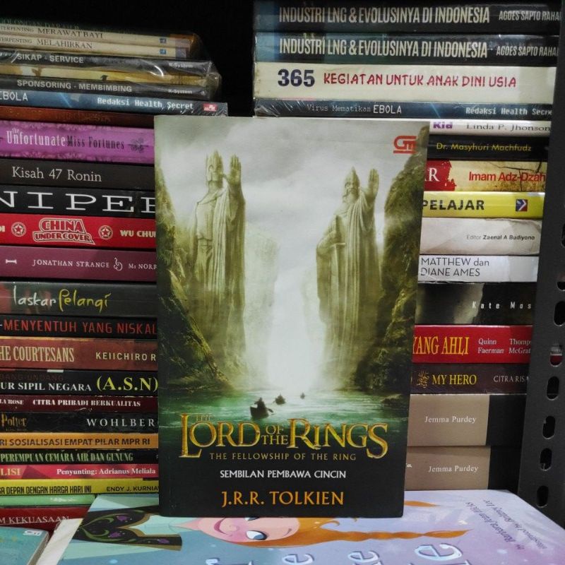 Jual BUKU ORIGINAL THE LORD OF THE RINGS SEMBILAN PEMBAWA CINCIN J. R. R. TOLKIEN BUKU BEKAS ...
