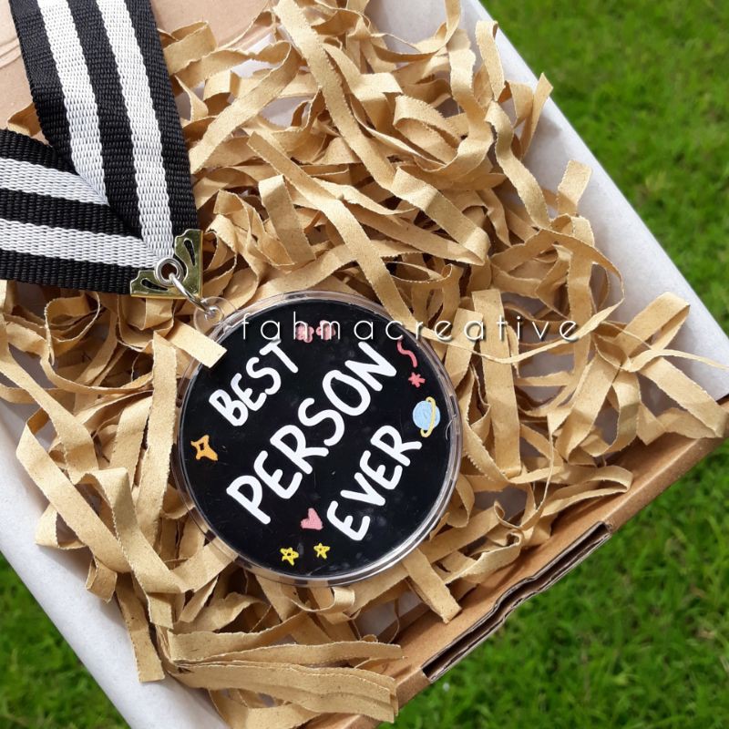 Jual Medali Hadiah custom (Ulang tahun, sempro, wisuda, nikah, teacher ...