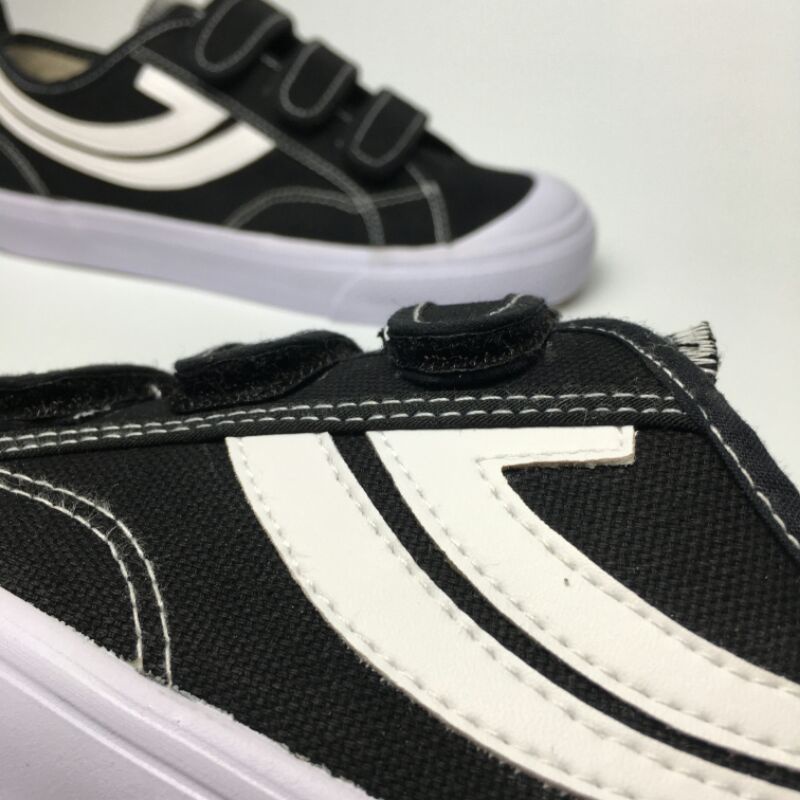 Jual SEPATU JOHNSON GALAXY X VELCRO LOW | Shopee Indonesia