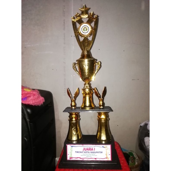 Jual PIALA TROPHY JUARA MURAH BERGARANSI CUSTOM TULISAN BISA BELI ...