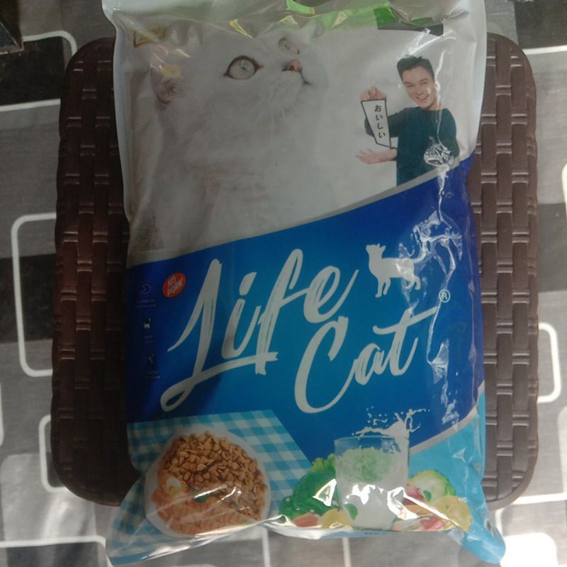 Jual LIFE CAT 1KG PREMIUM CAT FOOD LIFECAT SEMUA UMUR KITTEN ADULT ...