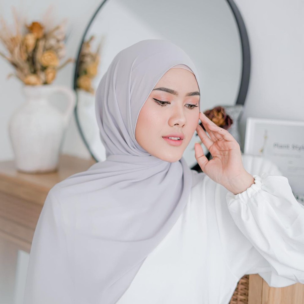 Jual Pashmina Ceruty Babydoll Warna Light Grey 180cm x 75cm | Shopee Indonesia