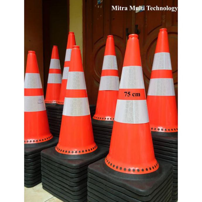 Jual Ready Stock!! Traffic Cone Base Hitam 75 Cm ( Rubber ) Double ...