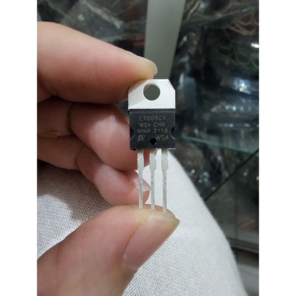 Jual transistor L 7805 st | Shopee Indonesia