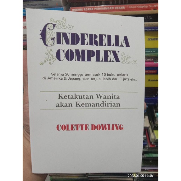Jual CINDERELLA COMPLEX KETAKUTAN WANITA AKAN KEMANDIRIAN | Shopee Indonesia