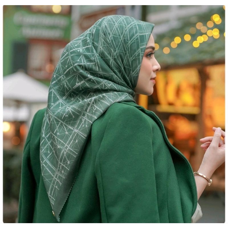 Jual New Buttonscarves Louvre Extended Dark Green (Voal) | Shopee Indonesia