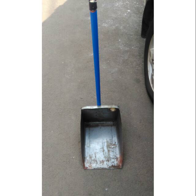 Jual Pengki tradisional seng / serokan sampah drigen / keranjang sampah ...