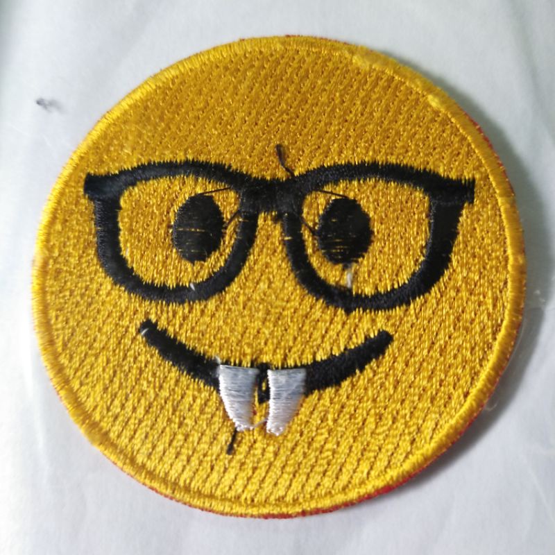 Jual emblem bordir patch emoticon kacamata | Shopee Indonesia