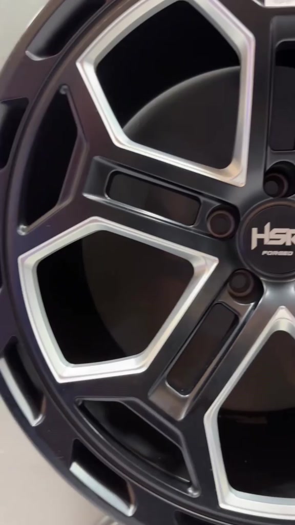 Jual Velg mobil rush innova ertiga xl7 ring 16 pcd 5x114.3 hsr barique ...