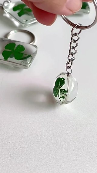 Jual Queen Of Tears Keychain / Four Leaf Clover Keychain / Hae In Phone ...