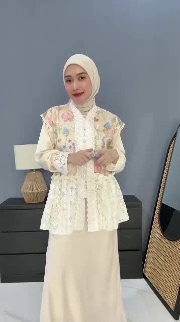 Jual Mariposa valentino 3D lace blouse kondangan berfuring | Shopee Indonesia