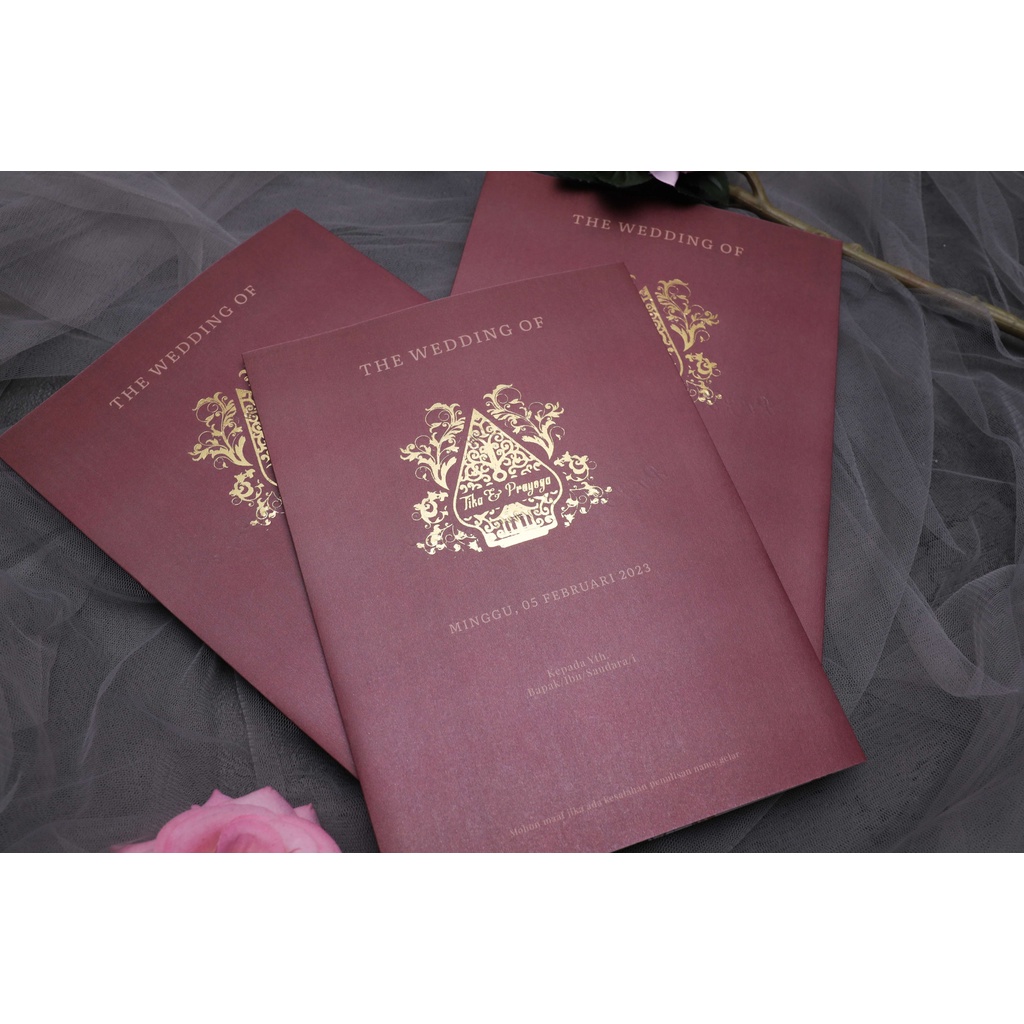 Jual Undangan Soft Cover Lipat Maroon | Shopee Indonesia