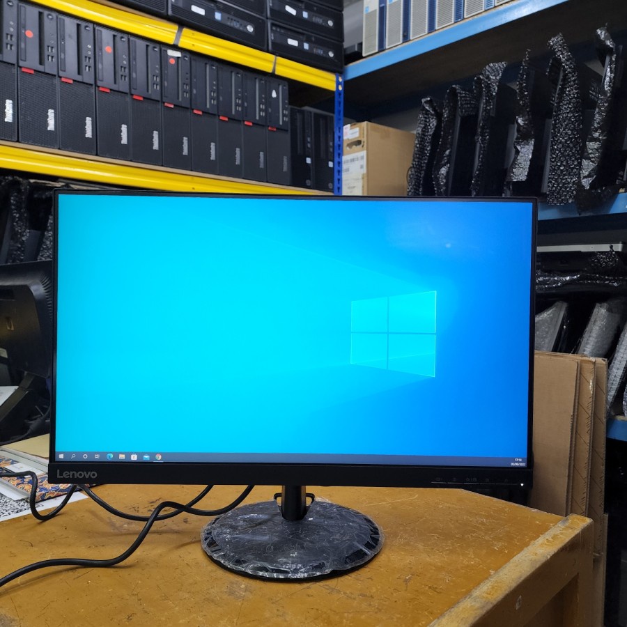 Jual MONITOR LED LENOVO 24 INCH WIDE RESOLUSI FULL HD FREMLIES PORT ...