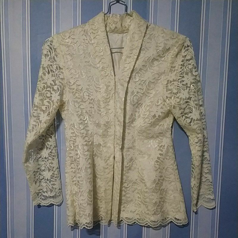 Jual Kebaya Wisuda/ Lamaran brokat putih tulang Preloved | Shopee Indonesia