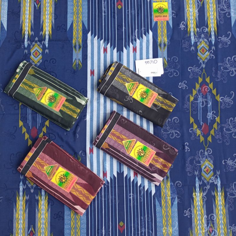 Jual Sarung Motif Samarinda Papua Mas Hitam dan Warna Untuk santri ...