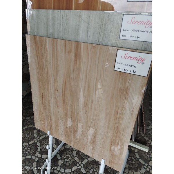 Jual Granit Lantai Kilap Kaca 60x60 Serenity Akasia Pare Kediri ...