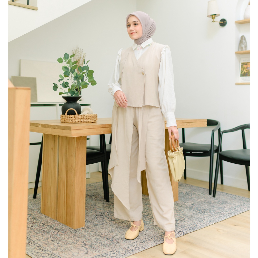 Jual Lozy Hijab - Nami Set (One Set Vest Rompi Linen) | Shopee Indonesia