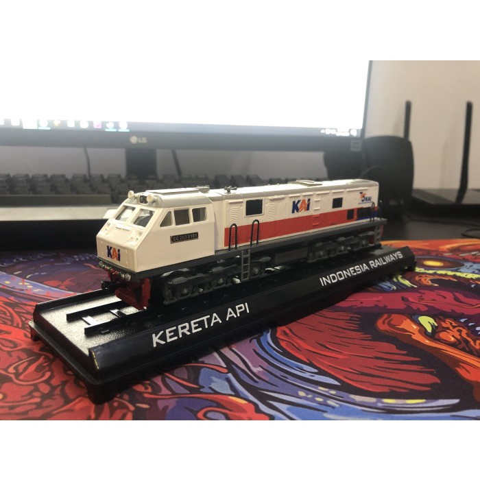 Jual Miniku Miniatur Kereta Api Lokomotif Cc203 Logo Baru Kai 2020 ...
