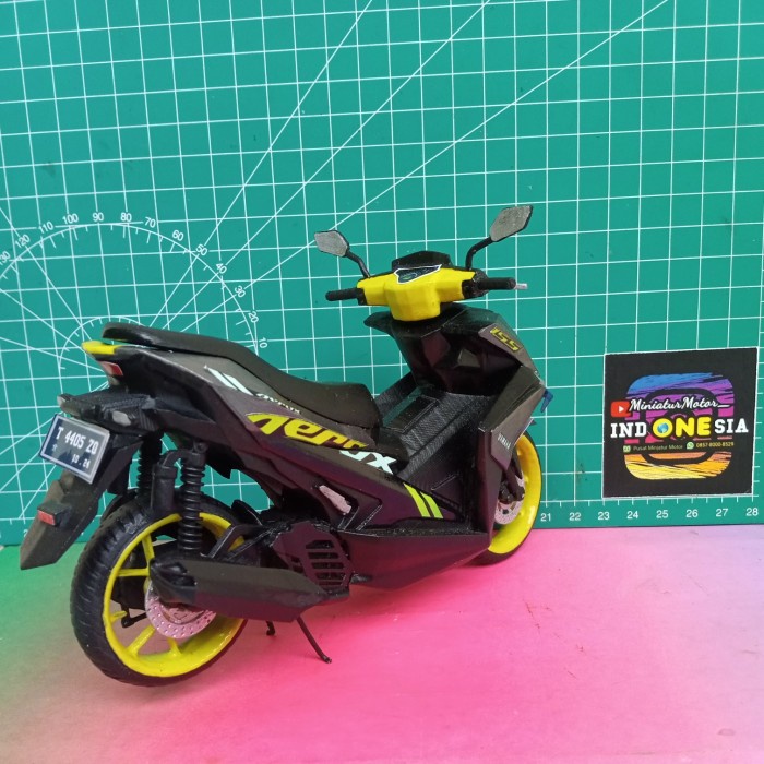 Jual DIECAST MINIATUR MOTOR YAMAHA AEROX HANDMADE 1:12 BISA CUSTOM ...