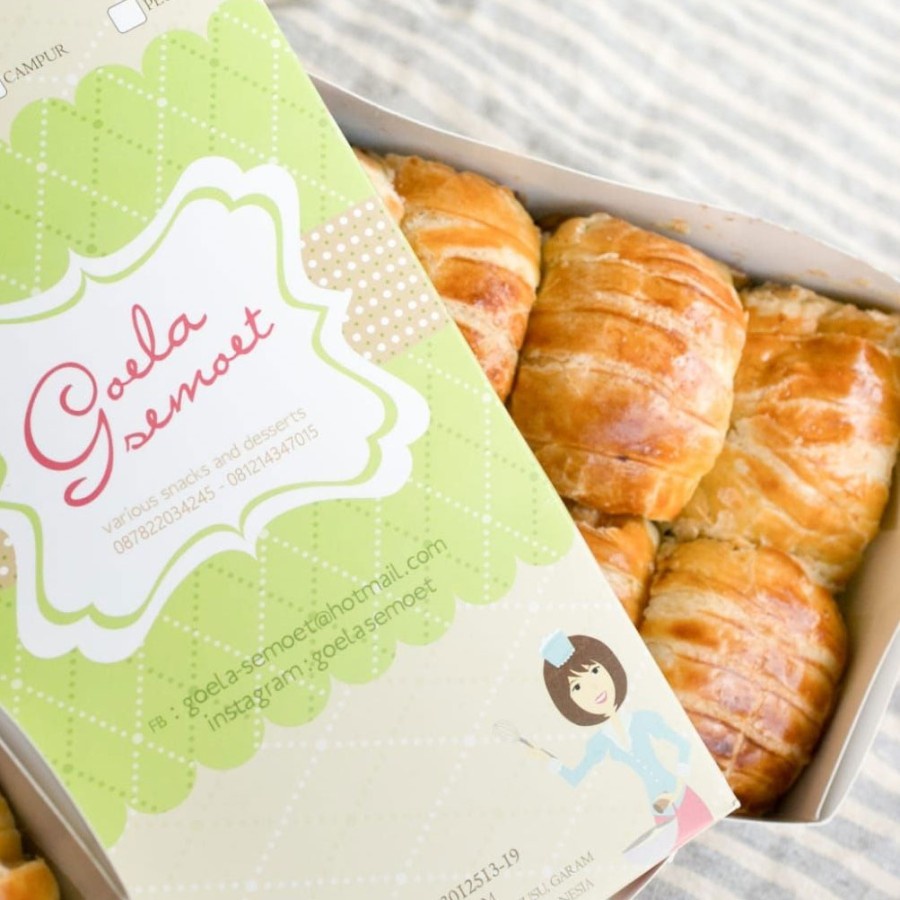 Jual Bolen Pisang GOELA SEMOET - pisang molen bandung | Shopee Indonesia