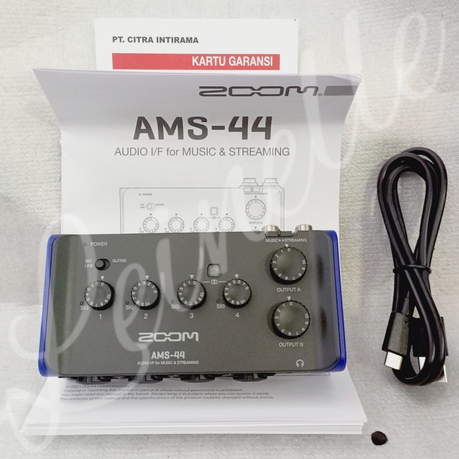 Jual Zoom AMS44 USB Audio Interface for Music & Streaming Soundcard AMS-44 | Shopee Indonesia