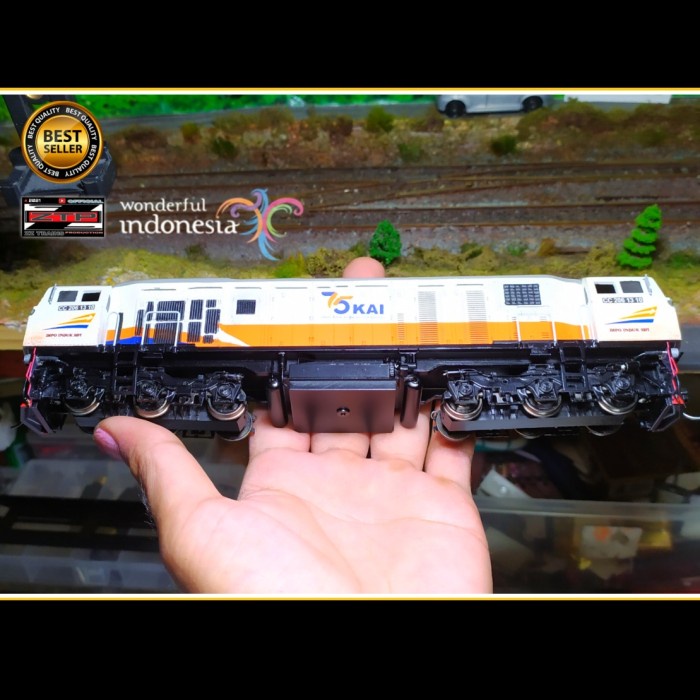 Jual Miniku Miniatur Lokomotif Cc 206 Bermesin Dc Analog Scale Ho ...