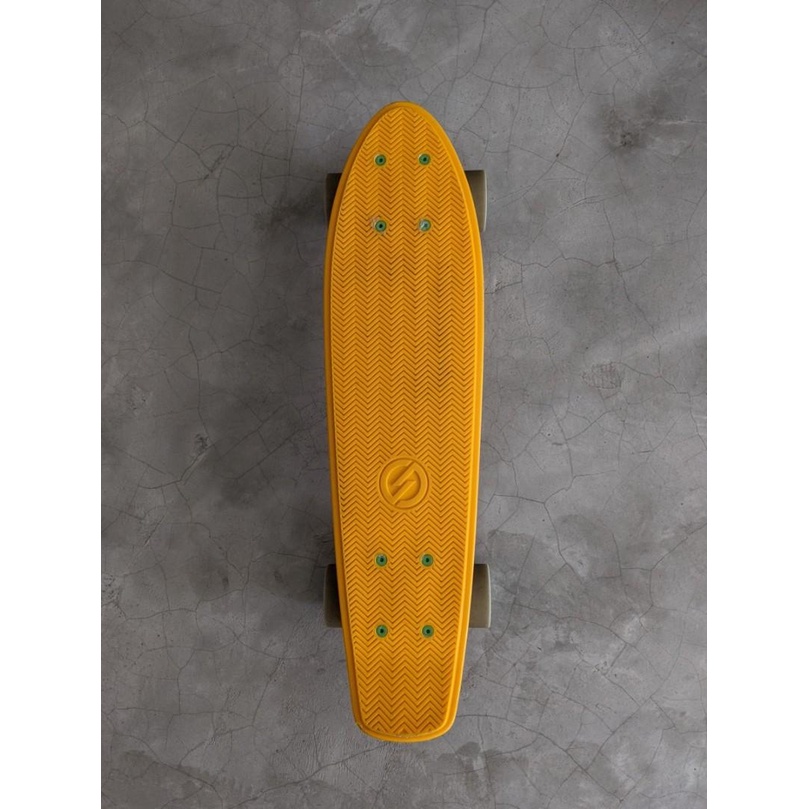 Jual OXELO Yamba Cruiser Skateboard - Yellow Green - Like New | Shopee ...