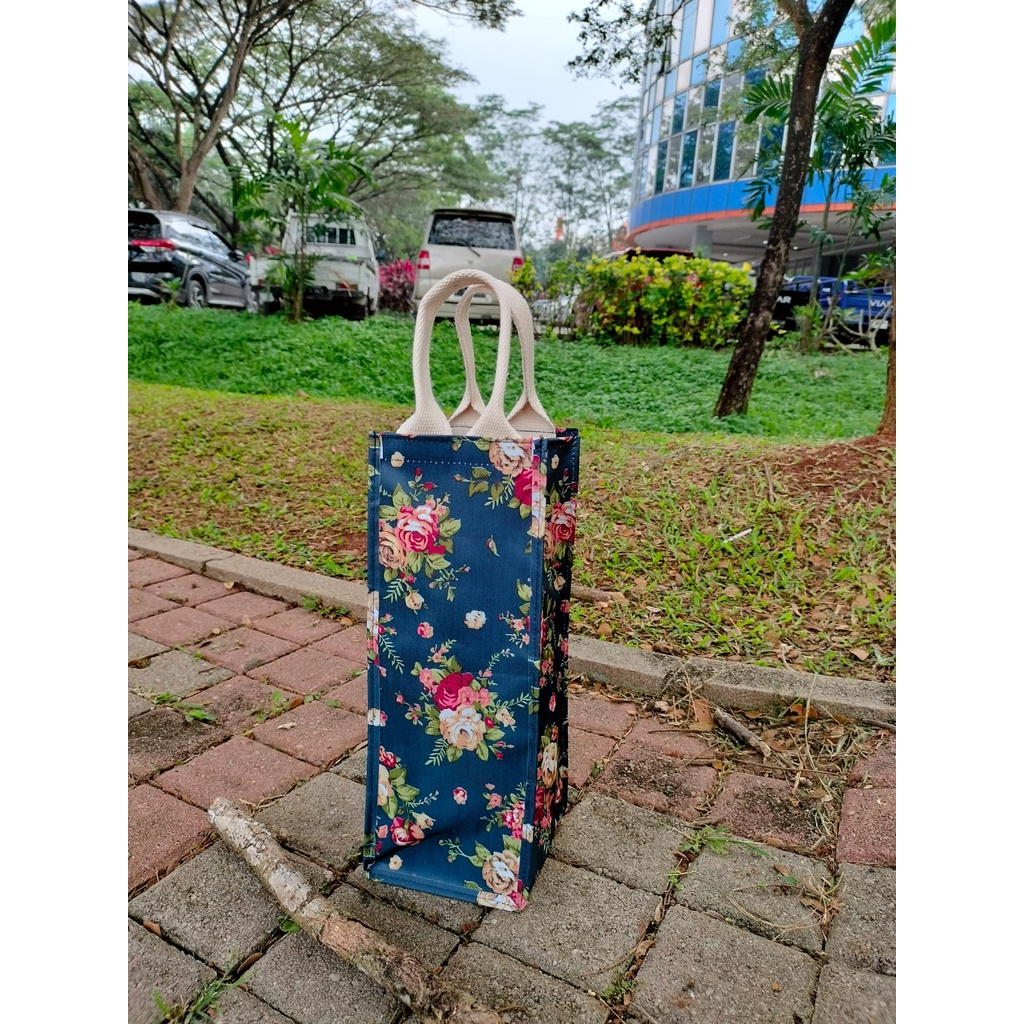 Jual tas botol minum air 2 liter botol viral gemoy motif bunga rose ...