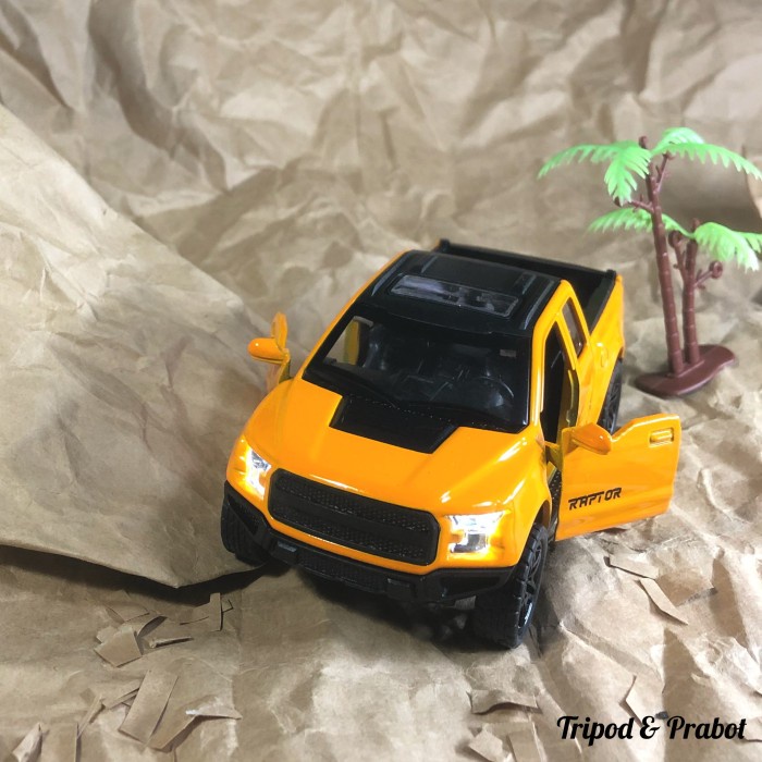 Jual MINIATUR MOBIL PICK UP DOUBLE CABIN MIRIP FORD / MERCEDES-BENZ ...